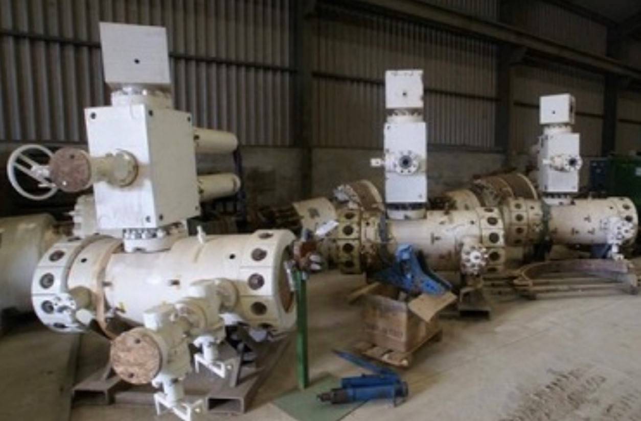 Dry Tree, Riser System tied with tensioned riser to subsea wellhead ...