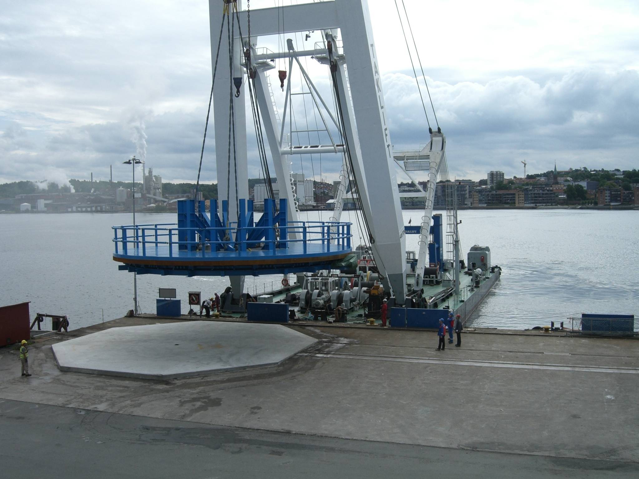 Carousel, Cable Turntable, 500 Te SWL with product For Sale or Rent ...