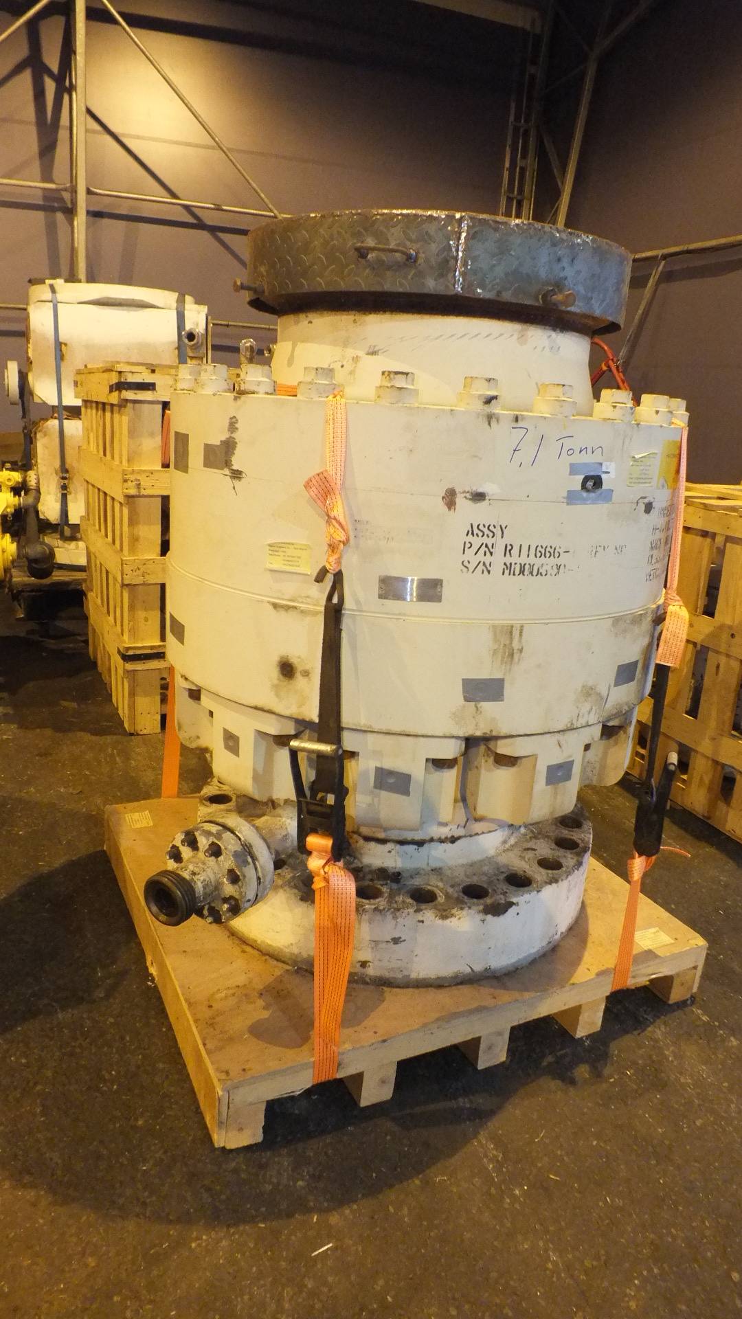 Connector, Wellhead, 18-3/4" 10K - H4 - Vetco Style E - Hub - Unused ...